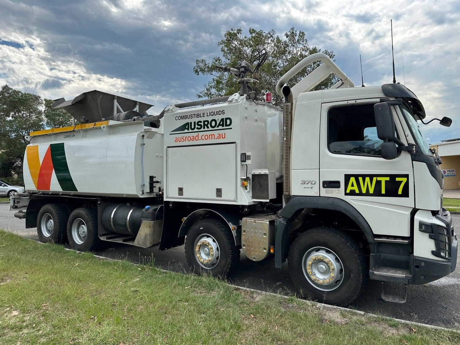 Stemming Trucks and Contour Loaders | AUSROAD® Mine Plant Hire